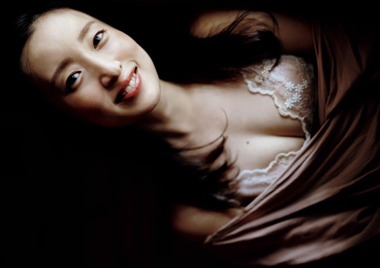 梅田彩佳が最大露出に挑戦した2nd写真集『Etude』の電子版リリース！ | WANI BOOKS Newsクランチ！（ニュースクランチ！）